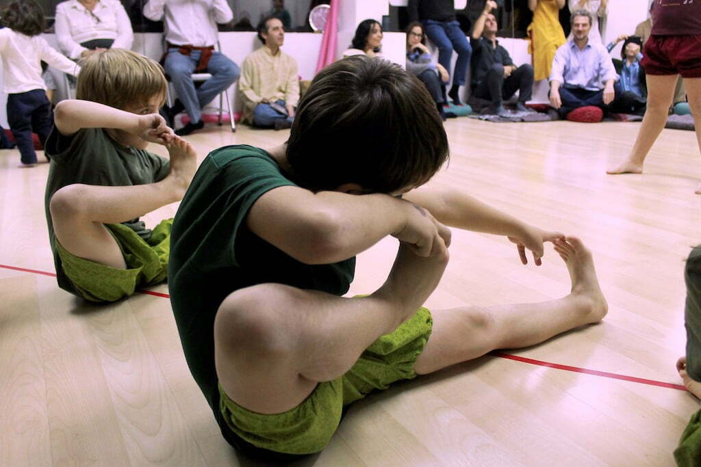 Yoga Online Dinámico Y Energético Para Los Niños Yoga En Red