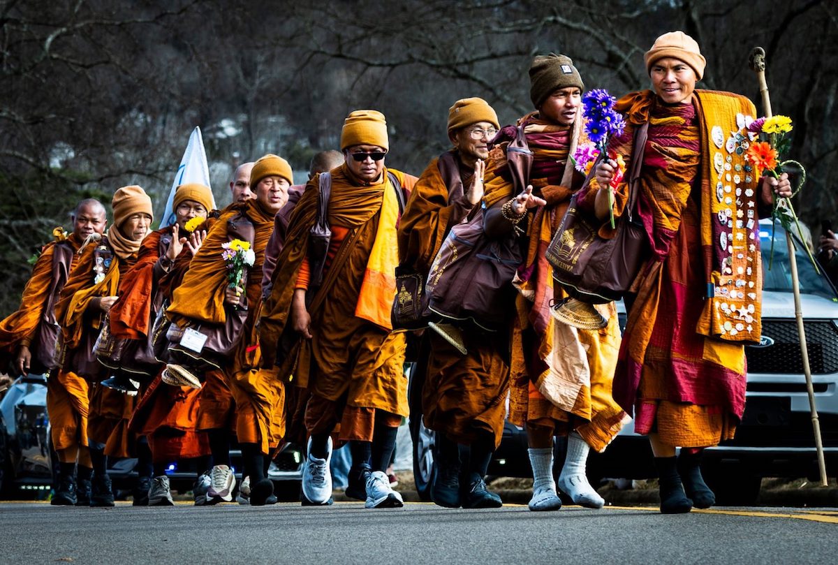 Marcha por la paz de monjes budistas de Estados Unidos | Yoga en Red